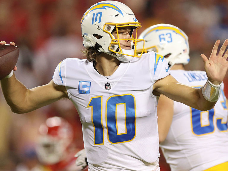 Chargers' Herbert day-to-day after fracturing rib cartilage on TNF ...