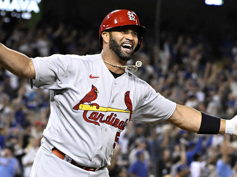 Pujols becomes 4th player to reach 700-HR plateau | theScore.com