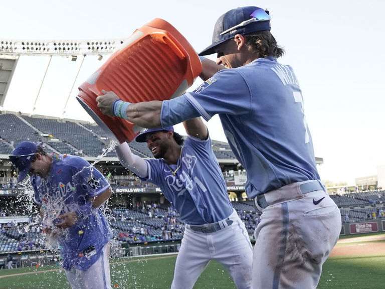 Royals drop 11-run inning on Mariners to come back from 9-run deficit ...