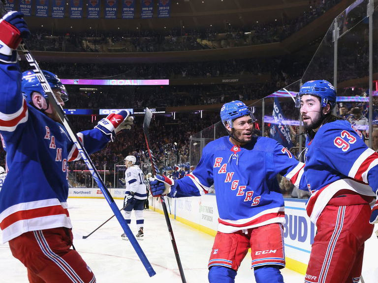 Zibanejad's big night powers Rangers past Lightning | theScore.com