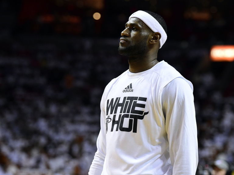 VIDEO: LeBron has a mouthguard guy | theScore.com