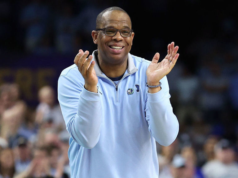 North Carolina coach Davis gets new deal, raise after 1st-year run ...