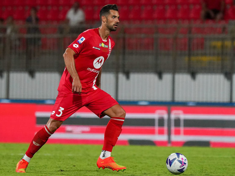 On-loan Arsenal defender Mari stabbed in Milan, 1 dead after attack ...