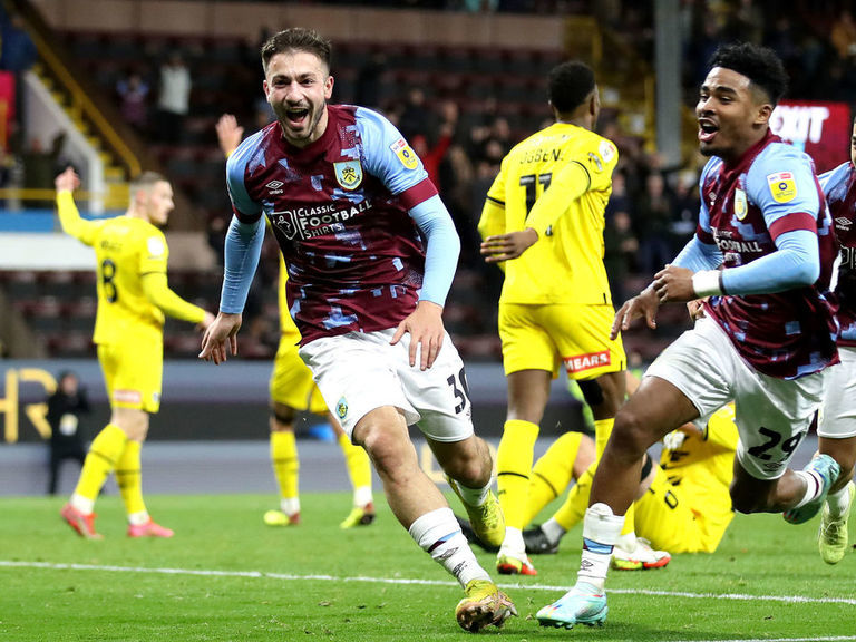 Burnley's 100th-minute winner opens up 5-point Championship lead ...