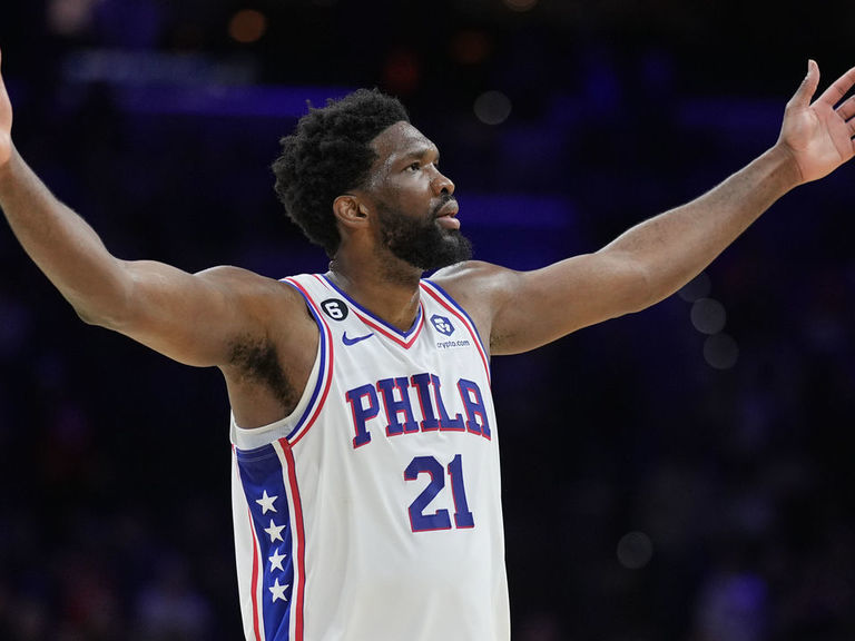Embiid drops season-high 42 in win over Hawks | theScore.com