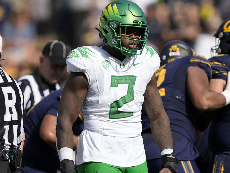 Video shows Oregon's Johnson throwing postgame punch after loss ...