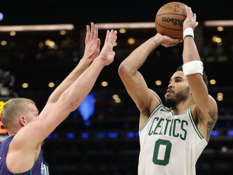 Tatum scores 35, Celtics blow out Hornets 140-105 | theScore.com