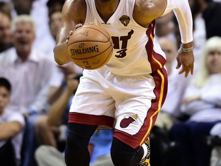 Dwyane Wade paints toenails black for Game 5 of NBA Finals | theScore.com