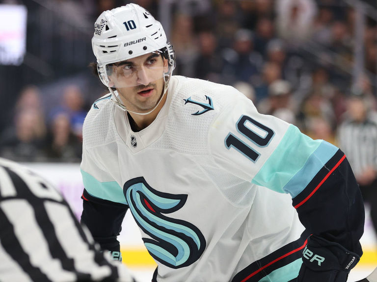 Calder Trophy Rankings: Beniers rises to No. 1 as Zetterlund debuts ...