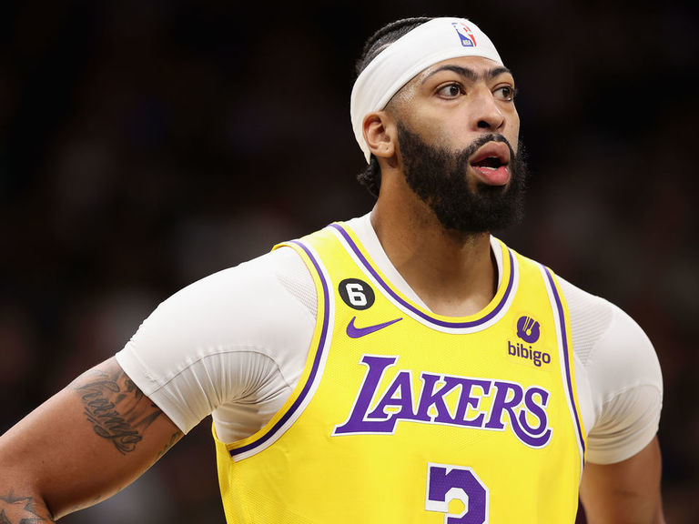 AD coming off bench vs. Spurs after 20-game absence | theScore.com