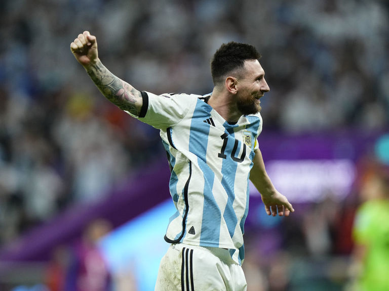 Fiery Messi snarls, taunts, and thrills in World Cup classic | theScore.com