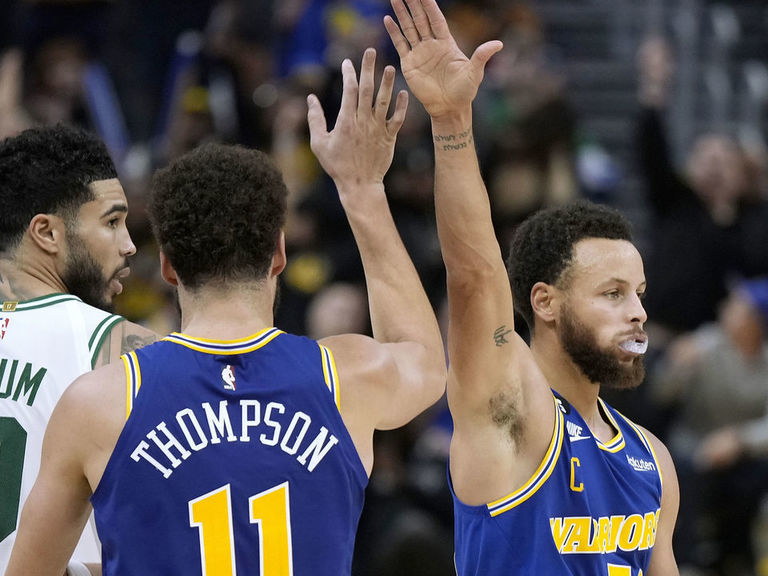 Klay, Curry lead Warriors past Celtics in Finals rematch | theScore.com