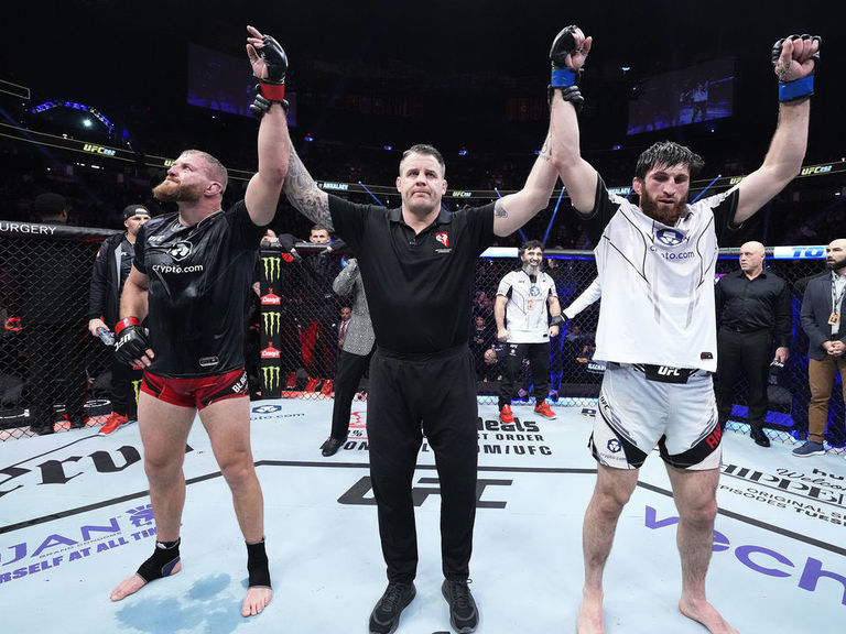 Blachowicz-Ankalaev title fight ends in stunning split draw | theScore.com
