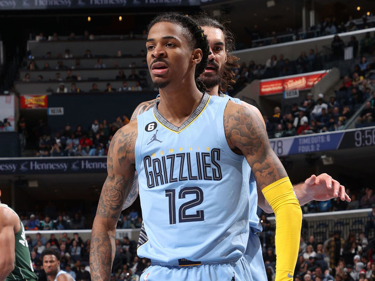Morant drops triple-double as Grizzlies trounce Bucks | theScore.com