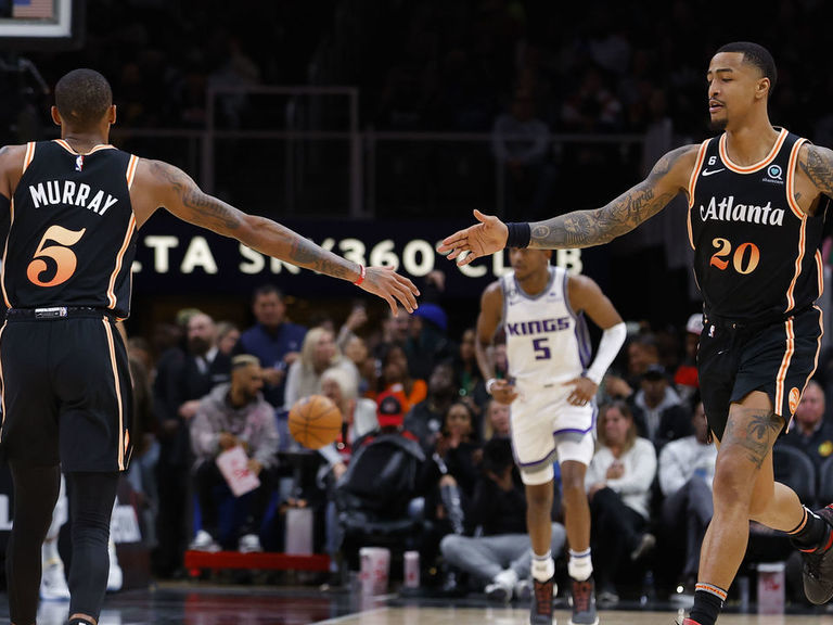 Hawks' Collins, Murray return in win vs. Magic | theScore.com