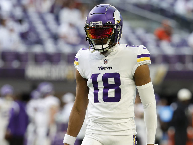 Jefferson passes Moss to set Vikings single-season receiving yards record | theScore.com