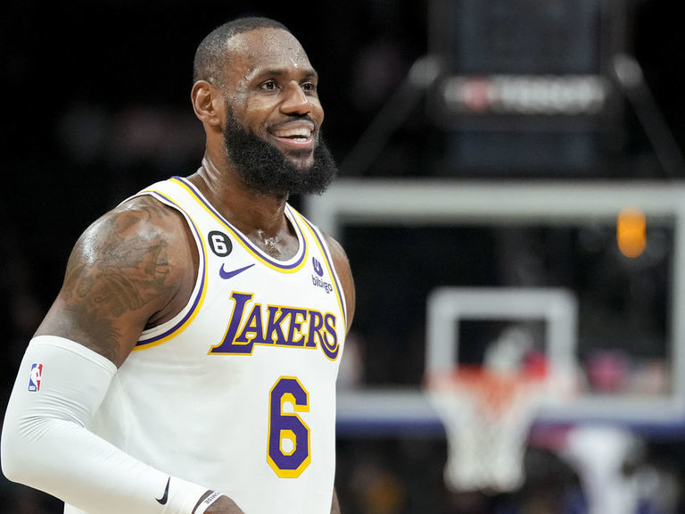 LeBron credits 'optimal sleep,' eating right for staying elite at 38 ...