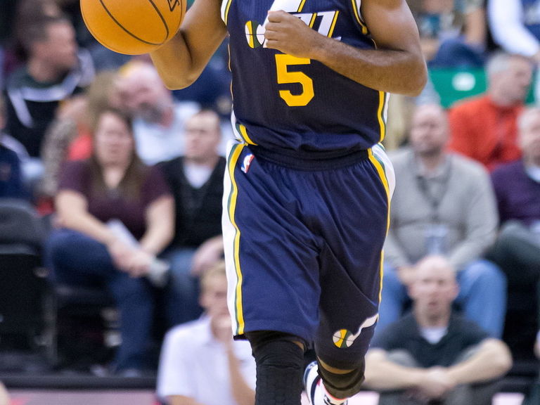 Report: Jazz leaning towards bringing back John Lucas III | theScore.com