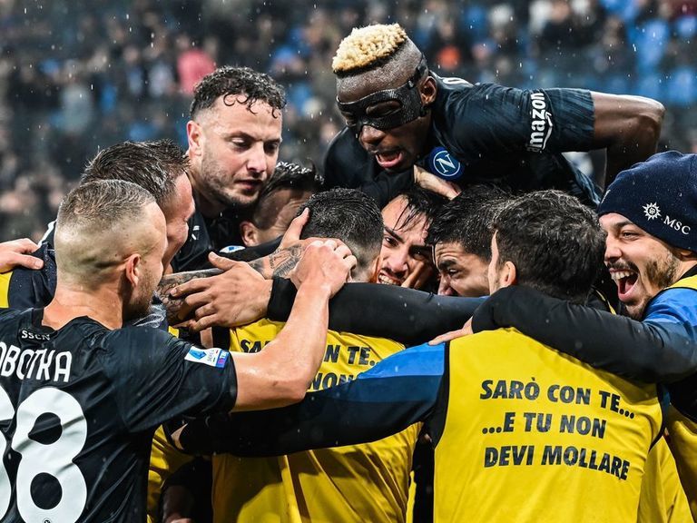 Napoli move 7 points clear as Sampdoria pay tribute to Vialli and ...
