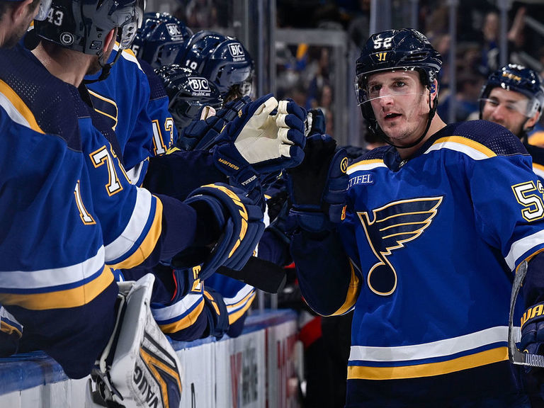Blues hold off Senators for 2,000th win in franchise history | theScore.com