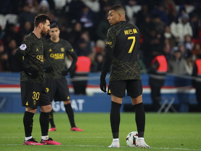 10-man PSG rocked by Reims' 96th-minute equalizer | theScore.com