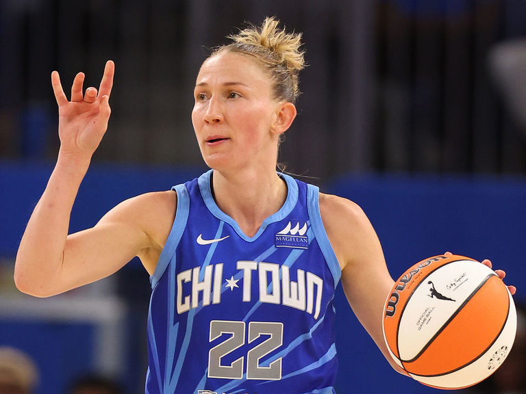 Former Sky star Vandersloot signs with Liberty | theScore.com
