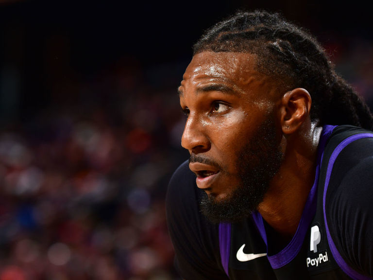Bucks' Crowder out 8 weeks with groin injury | theScore.com