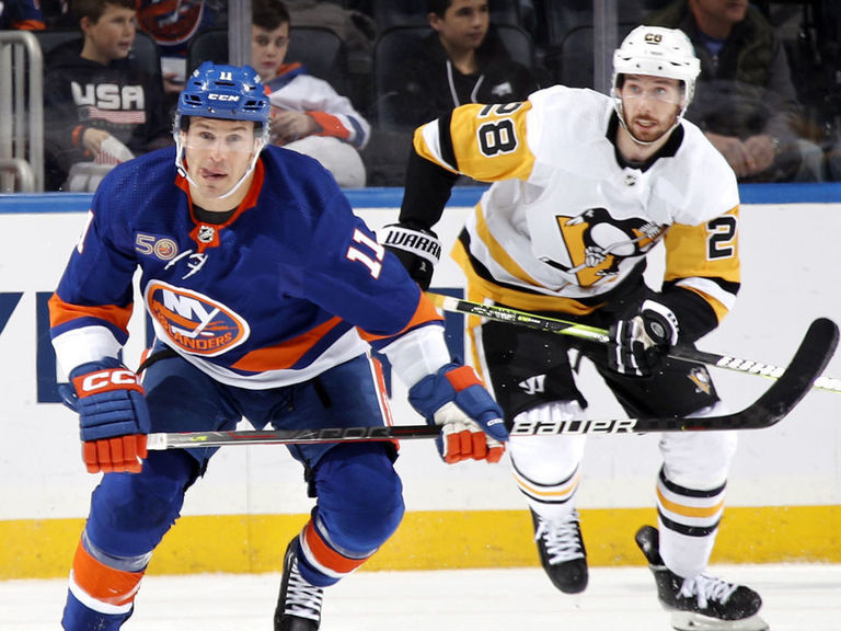 Parise scores late, Nelson nets 2 as Islanders edge Penguins | theScore.com