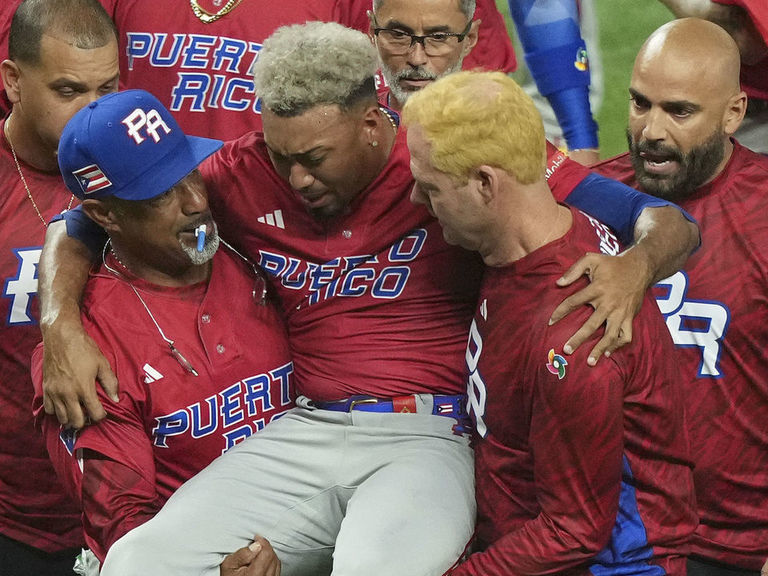 Mets' Diaz likely out for season after tearing patellar tendon at WBC | theScore.com