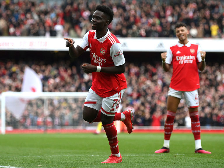 Saka stars as rampant Arsenal crush Palace, move 8 points clear | theScore.com