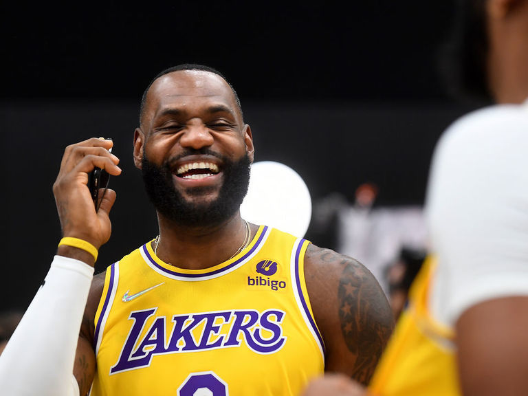 LeBron: 'Pretty cool' Lakers will finish above .500 this season ...