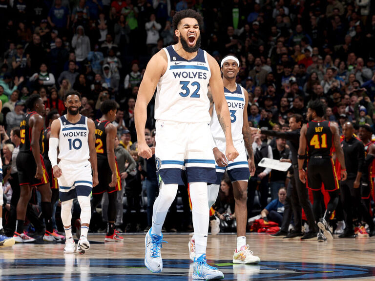 Towns scores 22 in return, seals T-Wolves' win over Hawks | theScore.com