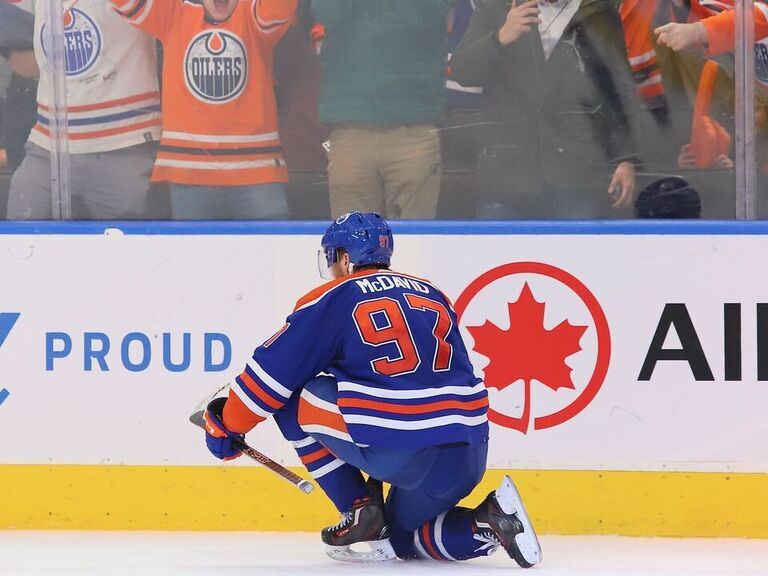 McDavid reaches 60 goals with OT winner vs. Coyotes | theScore.com