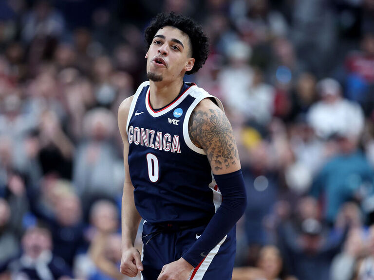 Gonzaga beats UCLA in Sweet 16 on Strawther's shot | theScore.com