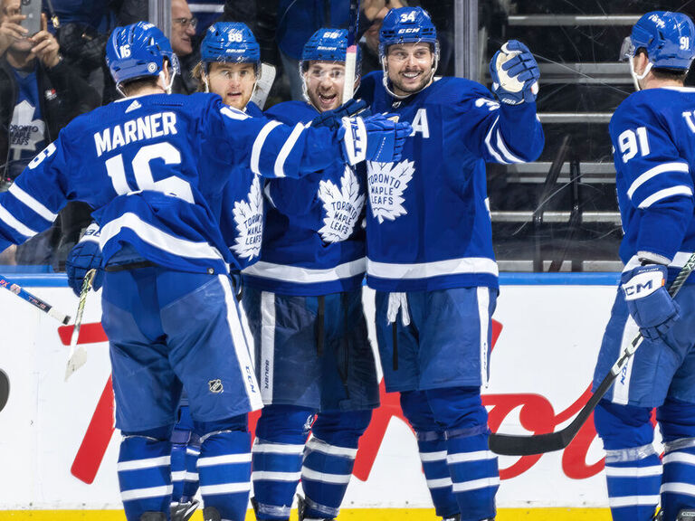 Maple Leafs clinch 7th consecutive playoff berth | theScore.com