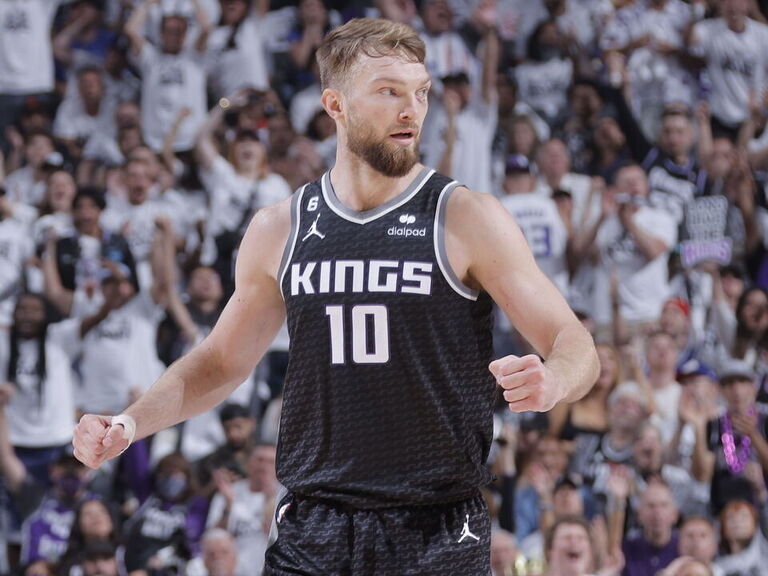 Kings give All-NBA big Sabonis new 5-year, $217M deal | theScore.com
