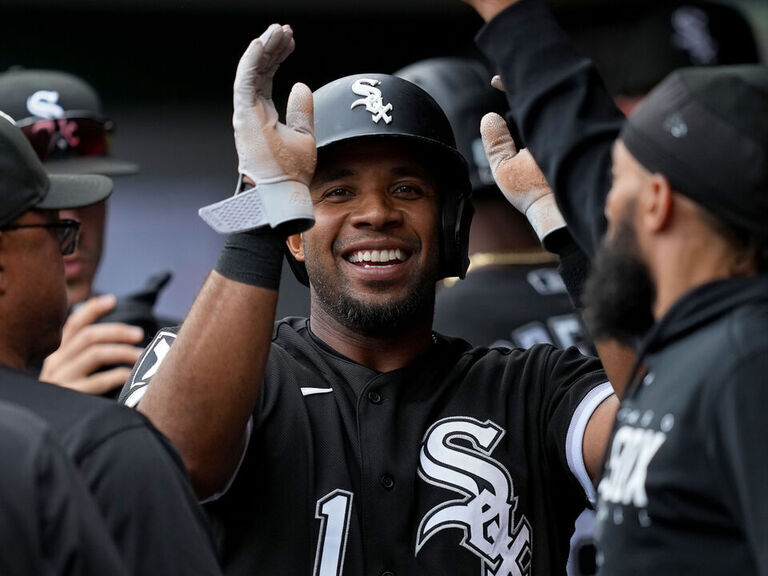 White Sox score 11 in 2nd, pummel Reds | theScore.com