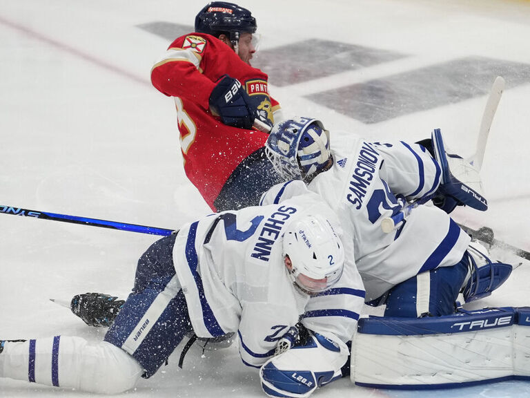 Maple Leafs' Samsonov injured in Game 3 loss to Panthers | theScore.com