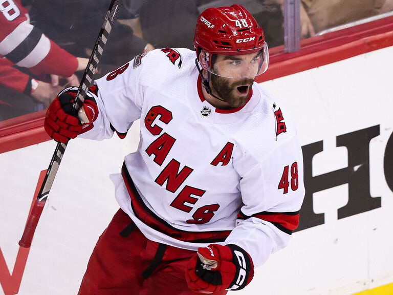 Martinook's sudden surge jolts Hurricanes against Devils | theScore.com