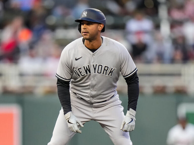 Orioles sign Aaron Hicks 10 days after Yankees cut him | theScore.com