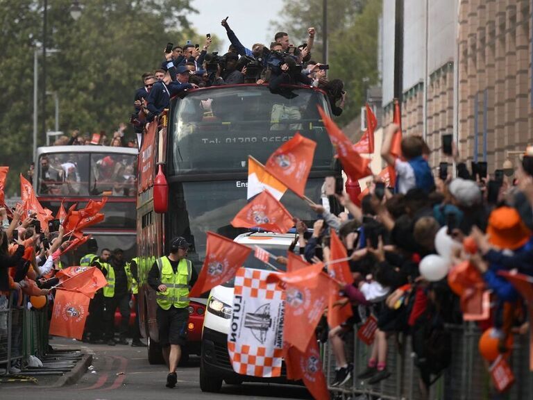Luton celebrate Premier League promotion with victory parade | theScore.com