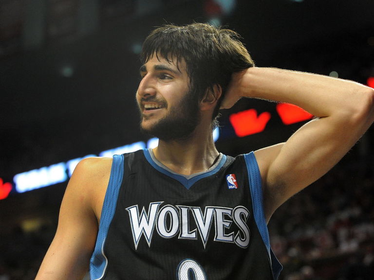 VIDEO: Timberwolves' Ricky Rubio, Zach LaVine exchange dunks | theScore.com