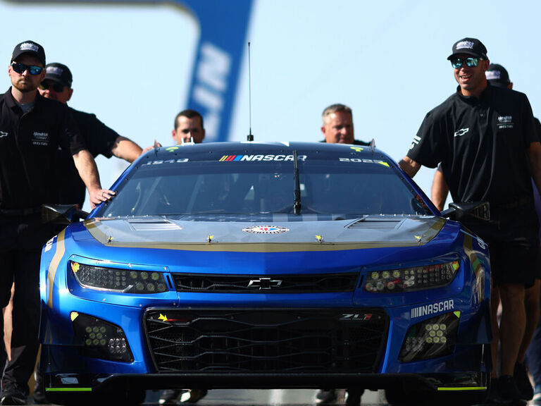 Hendrick wins class in Le Mans pit crew competition | theScore.com