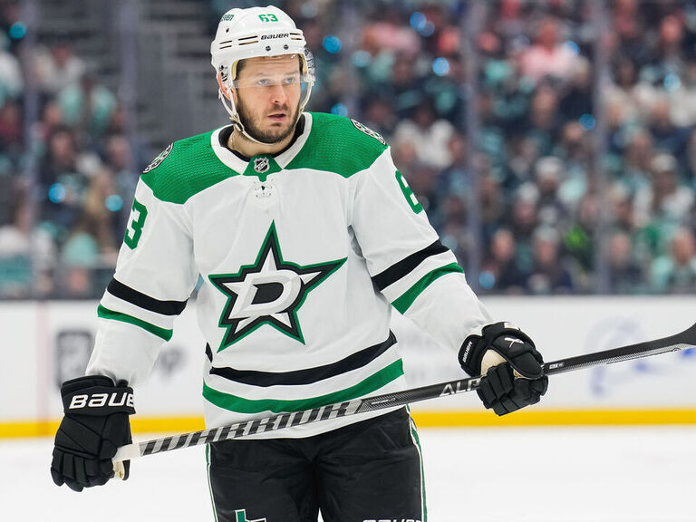 Stars sign Dadonov to 2-year deal with $2.25M AAV | theScore.com