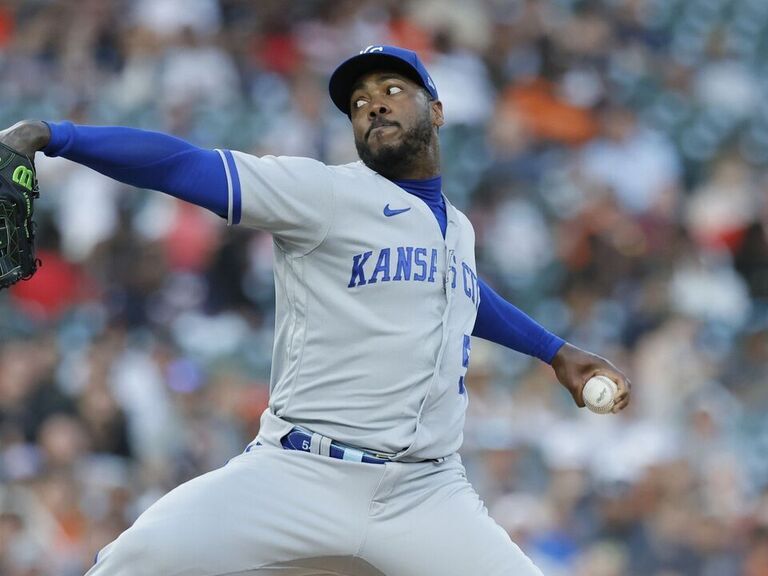 Rangers acquire Chapman from Royals | theScore.com