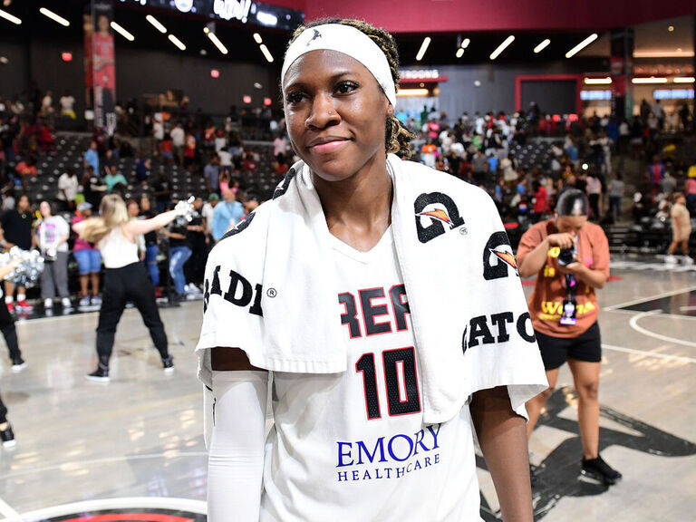 Howard scores career-high 43 to help Dream beat Sparks | theScore.com