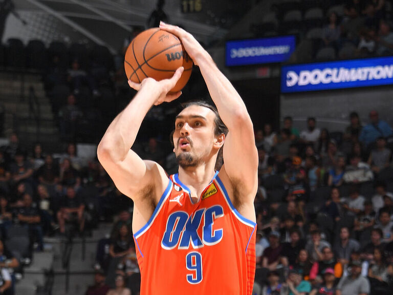 Warriors sign veteran big man Dario Saric to 1-year deal | theScore.com