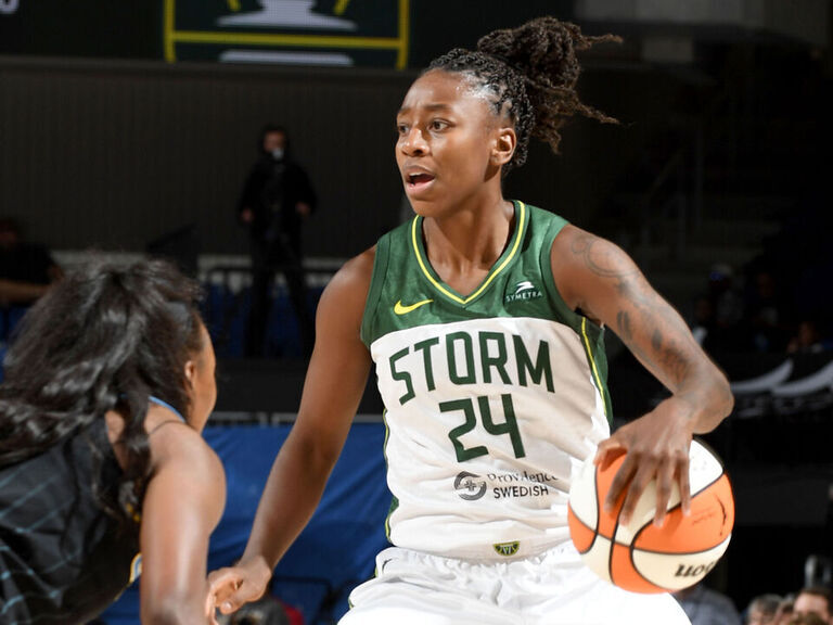 Storm extend star Loyd through 2025 | theScore.com