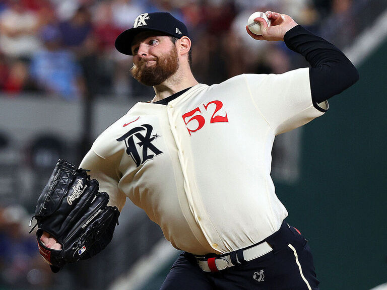 Cora: Red Sox met with Montgomery | theScore.com