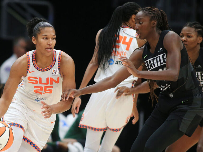 Bonner, Thomas help Sun cruise past Storm | theScore.com